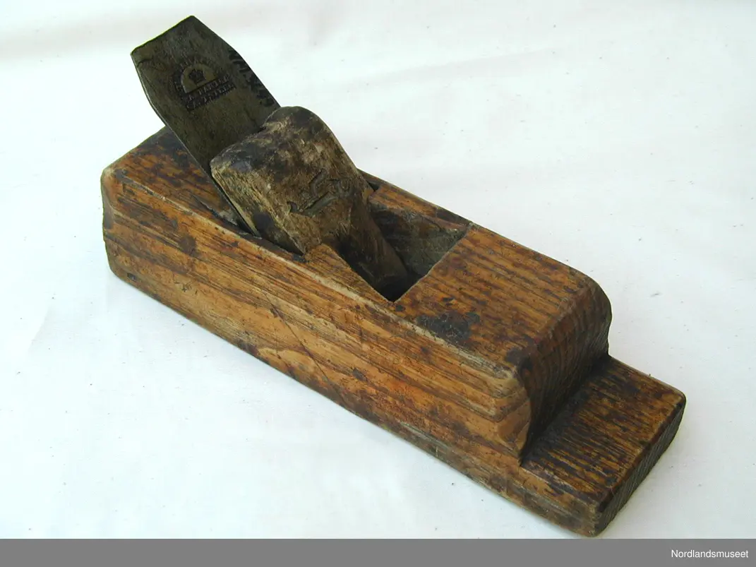 Høvel - Nordlandsmuseet / DigitaltMuseum