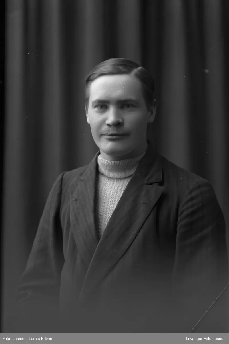 Portrett av en mann. - Levanger Fotomuseum / DigitaltMuseum