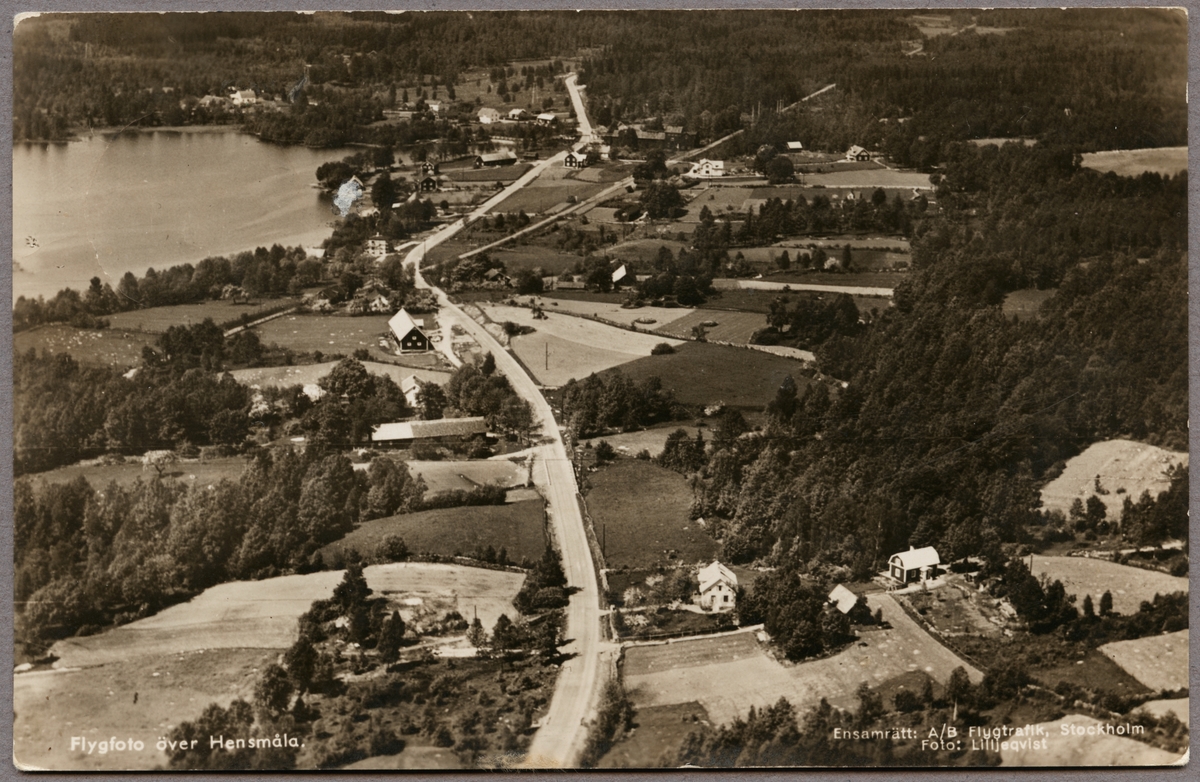 Flygfoto över Hensmåla. - Järnvägsmuseet / DigitaltMuseum