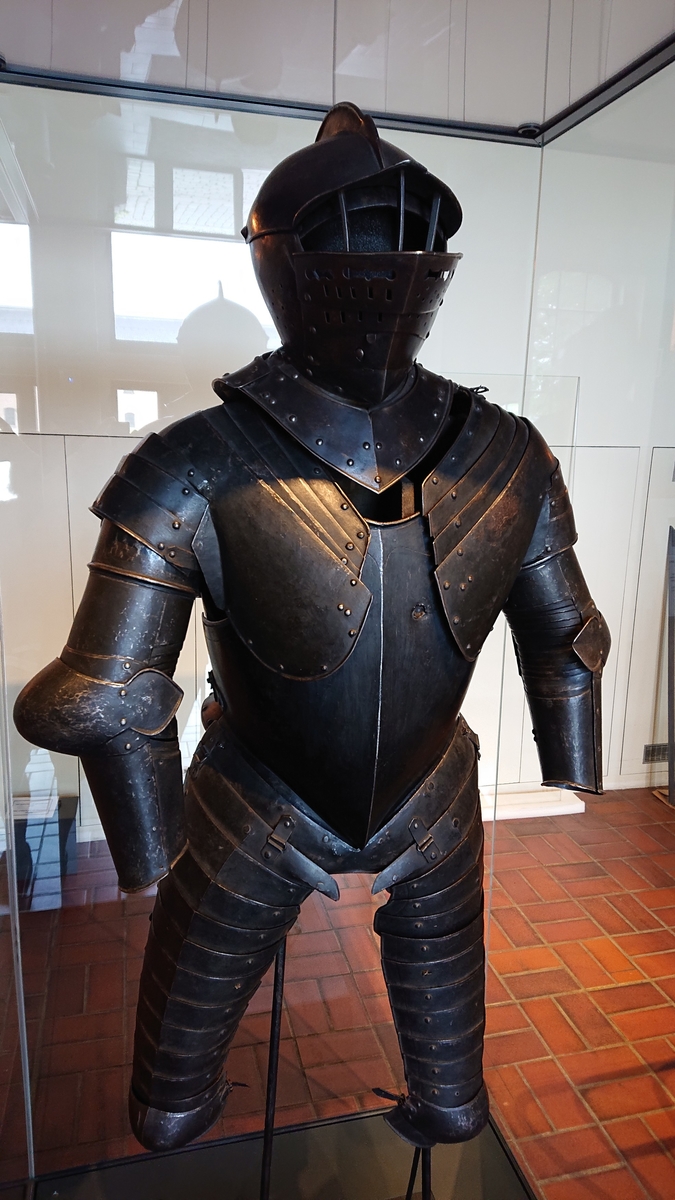 Komplette rustninger - Forsvarets museer / DigitaltMuseum