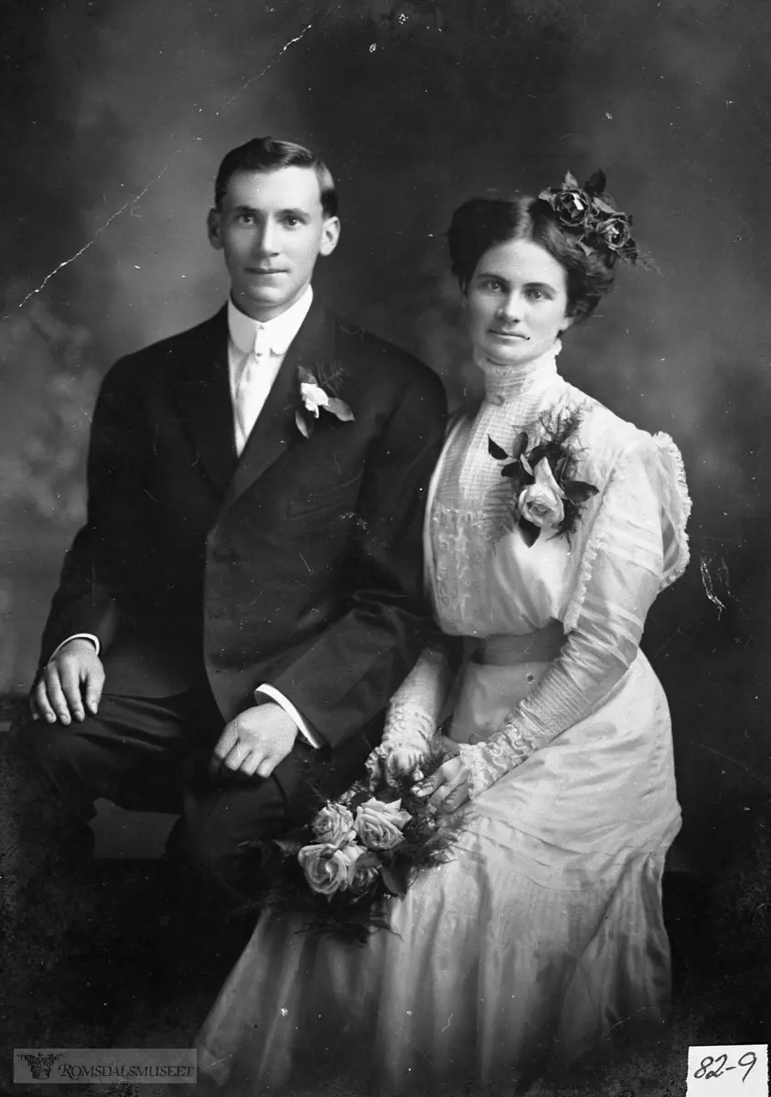Brudebilde av: Tron og Sofie Bugge. Tron P. Bugge f.21.08.1882 er frå ...