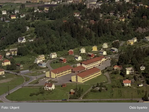 Grorud. Bildet viser Grorud høyere allmennskole, nåværende Groruddalen ...