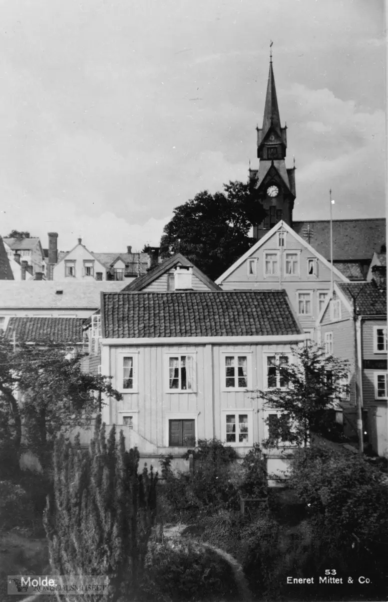 Molde kirke..Louise Lunds hus med oppgangen til gamle kirkebakken ...
