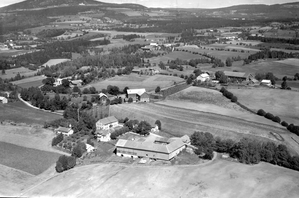 Flyfoto av Storihle gard, Furnes, Ringsaker. - Anno Domkirkeodden ...