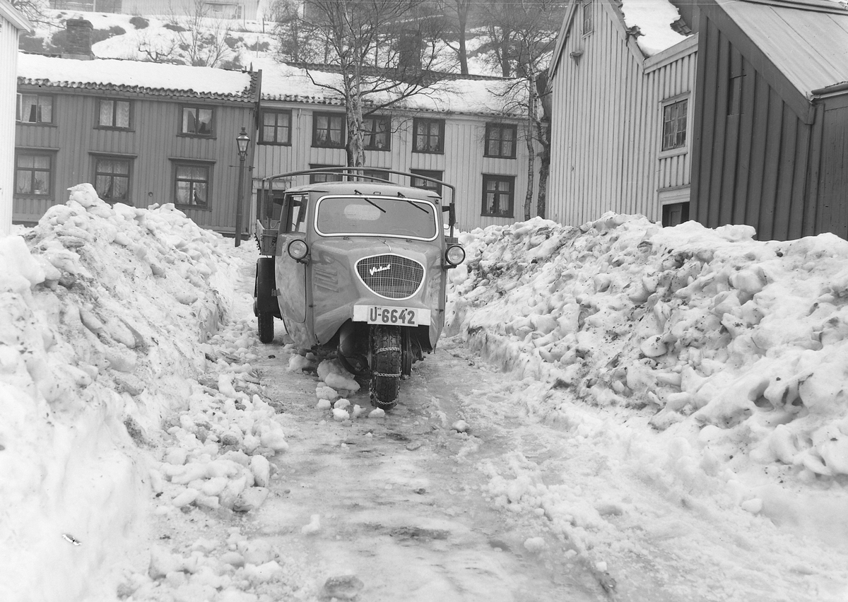 Tempo Hanseat bygd av Vidal & sønn i Hamburg. Fotografert for Ernst ...