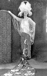 Rollebilde. Kirsten Flagstad som Delia Gill i Filmens dronning ...