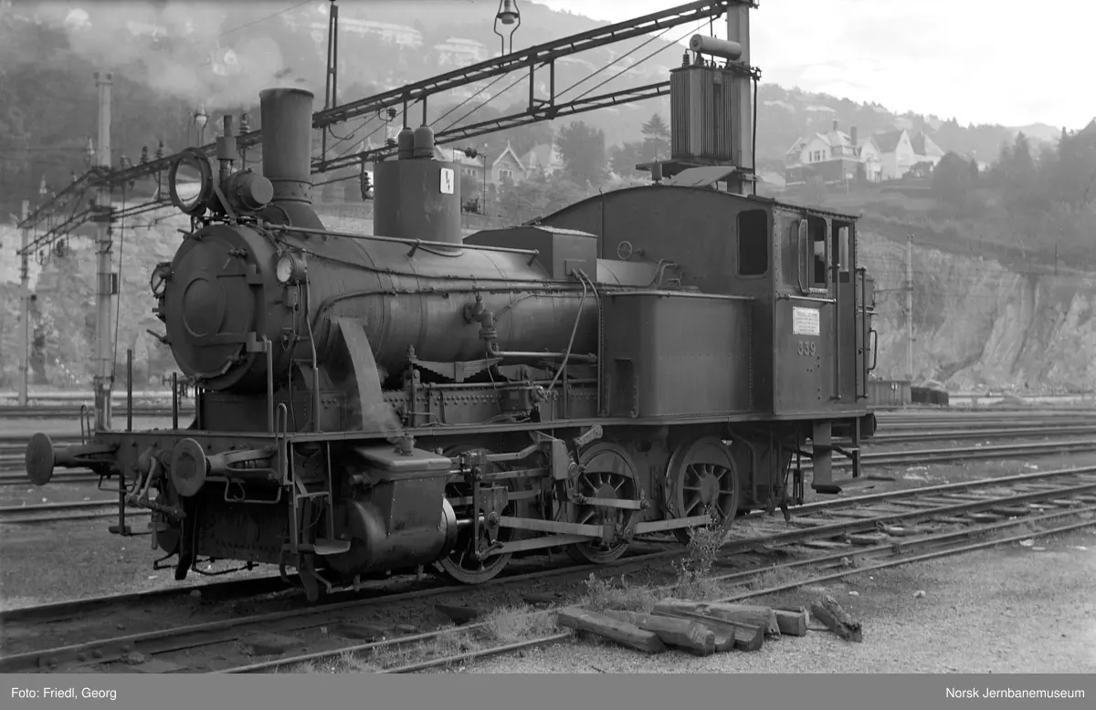 Damplokomotiv type 25b nr. 339 på Bergen stasjon - Norsk Jernbanemuseum ...