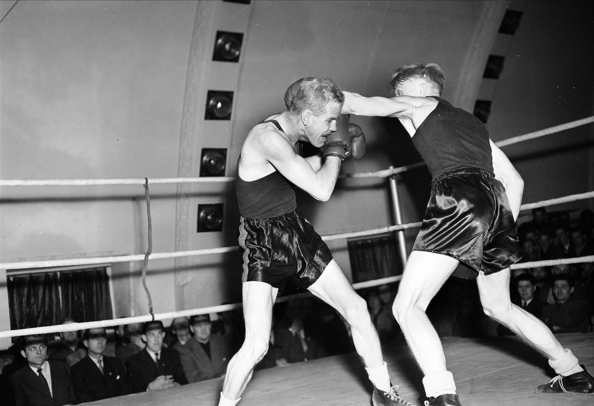 "Svedberg vann populär seger i UIF-boxning", Uppsala 1952 ...