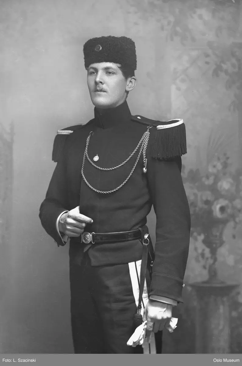 portrett, mann, korporal i H.M. Kongens Garde, uniform, lue, stående ...