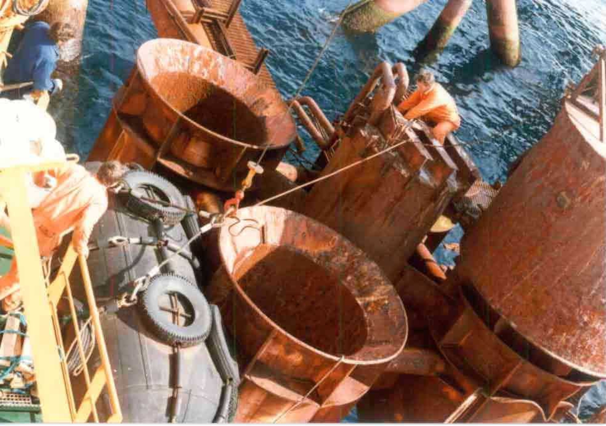 Installation of navigation aid - Norsk Oljemuseum / DigitaltMuseum