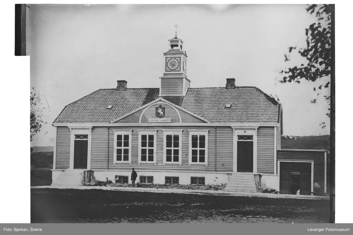 Den gamle Raadstuen i Levanger By - Levanger Fotomuseum / DigitaltMuseum