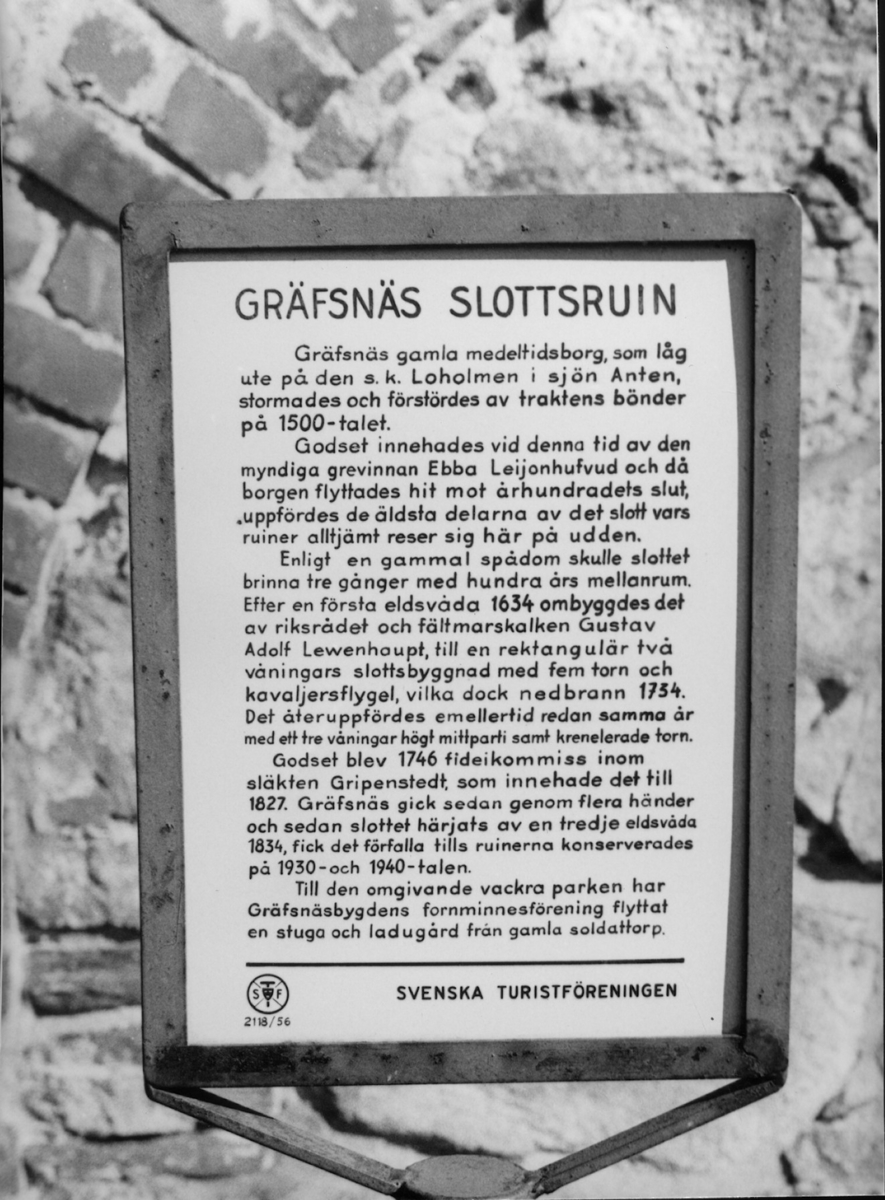 Gräfsnäs, STF:s skylt vid slottsruinen. - Vänersborgs museum ...
