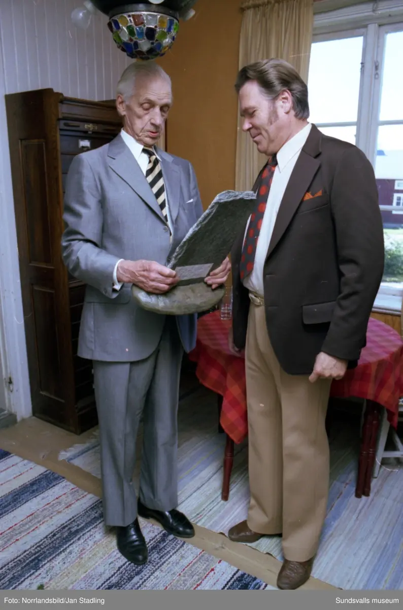 Hedersdoktor Nils August Flodén, 90 år, Lucksta. En stor grupp bilder ...