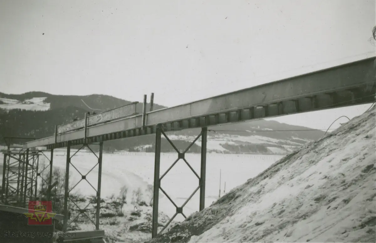 Vingnesbrua på Lillehammer under oppbygging i perioden 1930-1934 ...