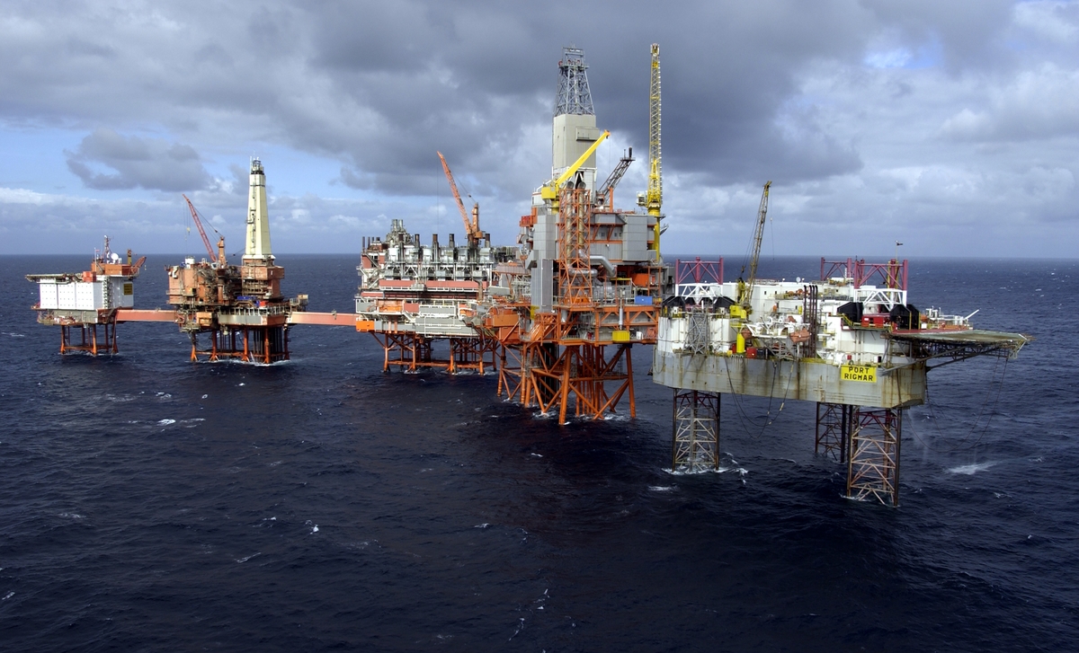 Valhallfeltet med alle plattformene godt synlig. Fra høyre ligger den ...