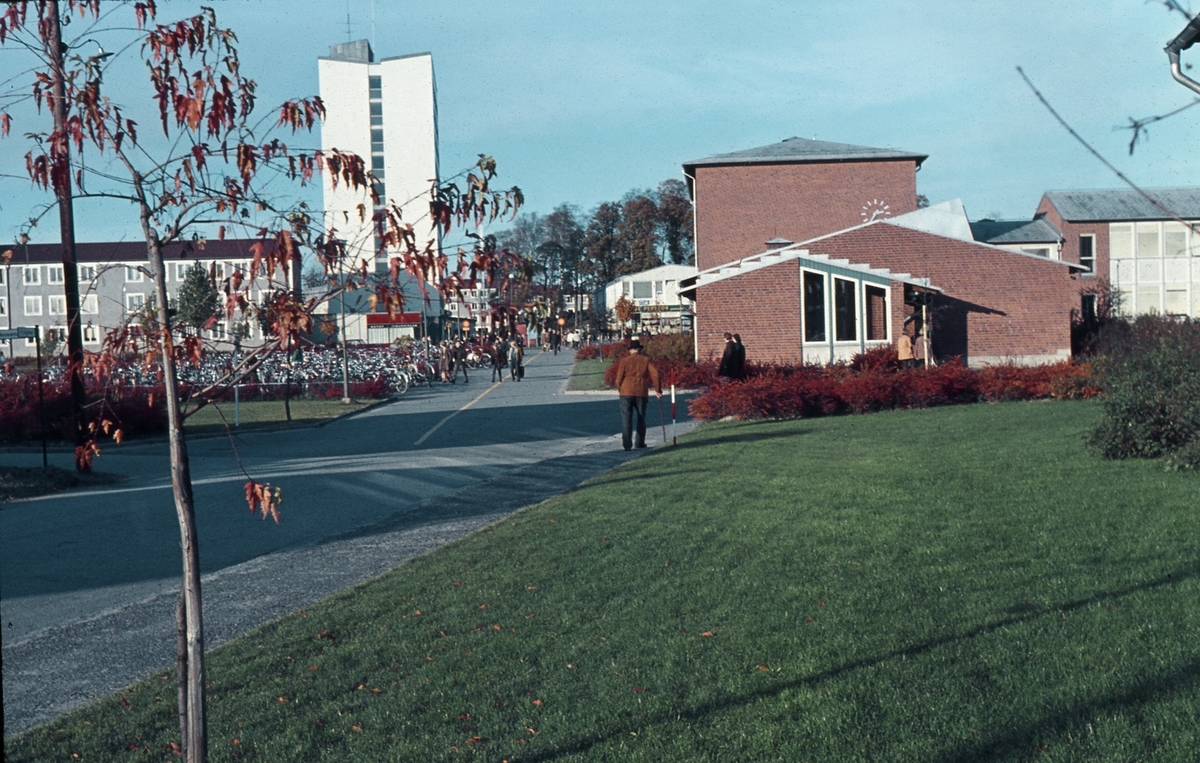 Skolbyggnad. År 1962 hette den Mikaelskolan, innan dess Holmens skola ...