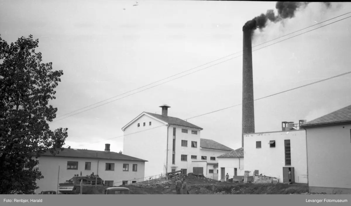 Utbygging av meieriet i Levanger By. - Levanger Fotomuseum / DigitaltMuseum