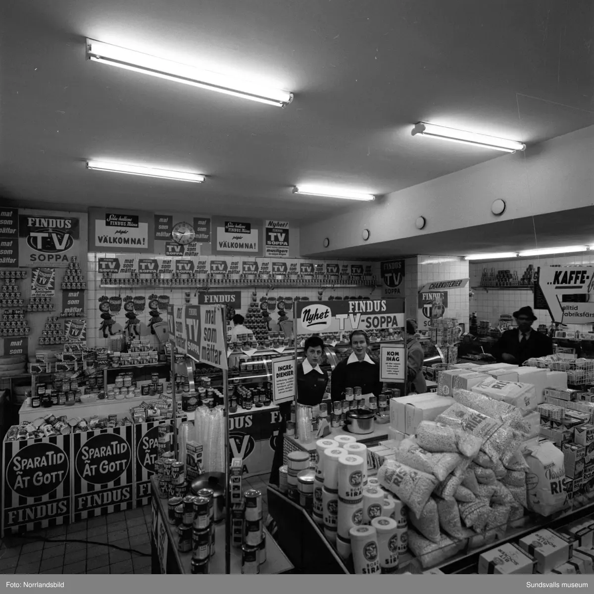 Findus-mässa på Nya Saluhallen med marknadsföring och provsmakning av ...