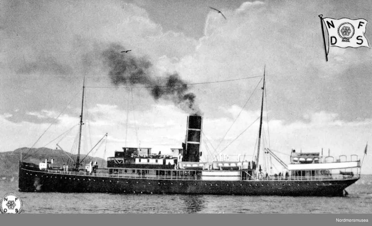 Dampskip fra "Det Nordenfjeldske Dampskibsselskap", D/S Haakon VII ...
