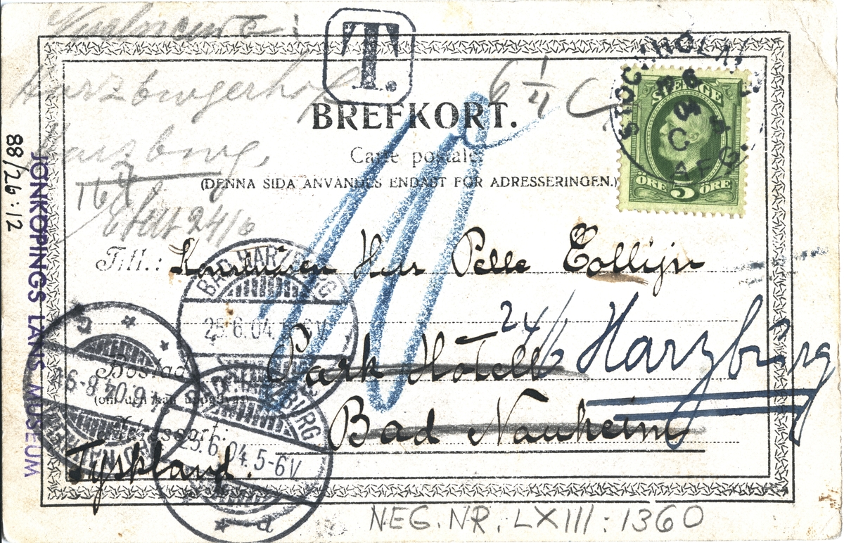 Ett brevkort med Ester Ellqvist-Bauer på Tjockö utanför Stockholm som ...