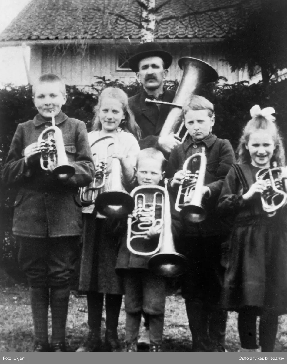 Grini Barnemusikk. i Spydeberg 1918. - Østfold fylkes billedarkiv ...