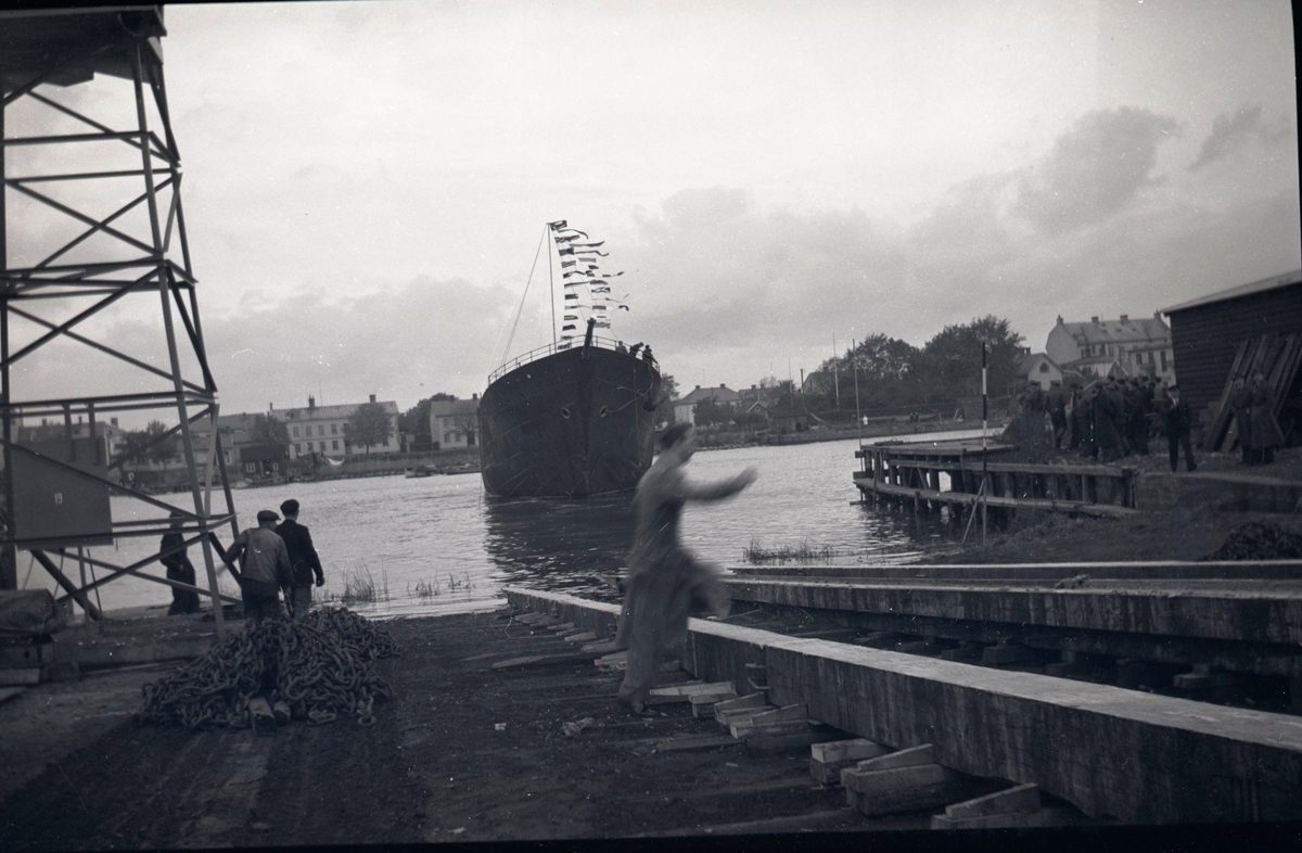 Sjösättning av fartyg på Kalmar varv med festligheter, 1940-talet ...