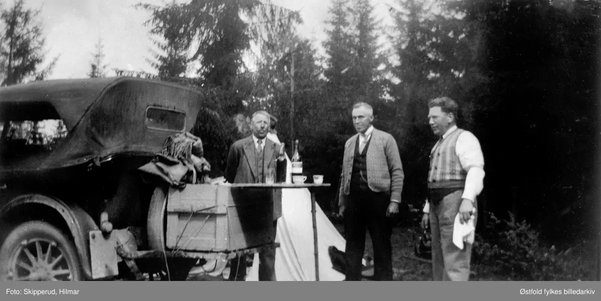 På biltur i Hallingdal ca. 1932. Karl Holm, Hans F. Hauger og Jørgen ...