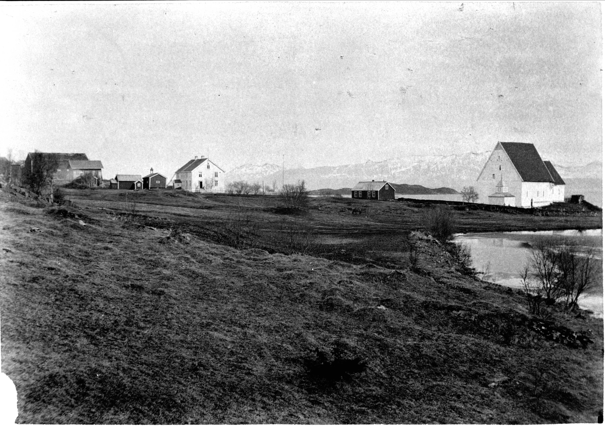 Trondenes prestegård og kirke. - Sør-Troms Museum / DigitaltMuseum