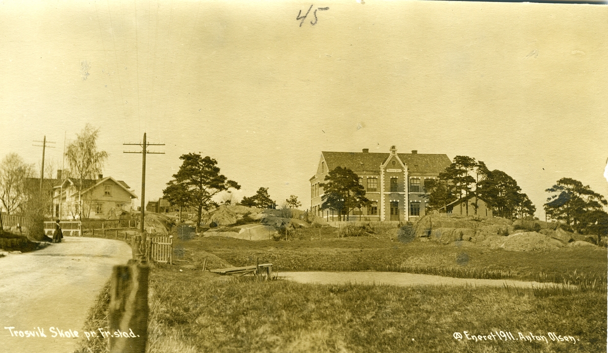 Fredrikstad. Glemmen. Onsøyveien. Trosvik skole. Oppført 1906. Foto ...