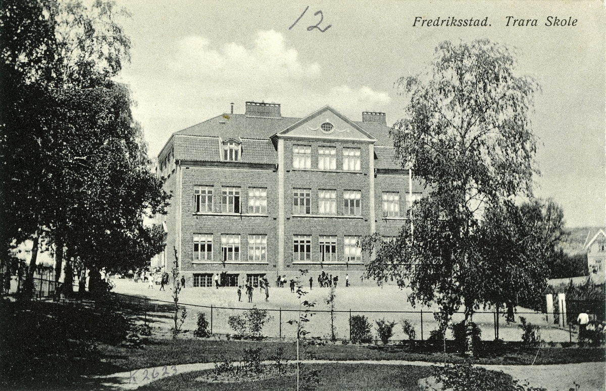 Fredrikstad. Vestsiden. Glemmen. Trara Skole. Skolen tatt i bruk i 1911 ...