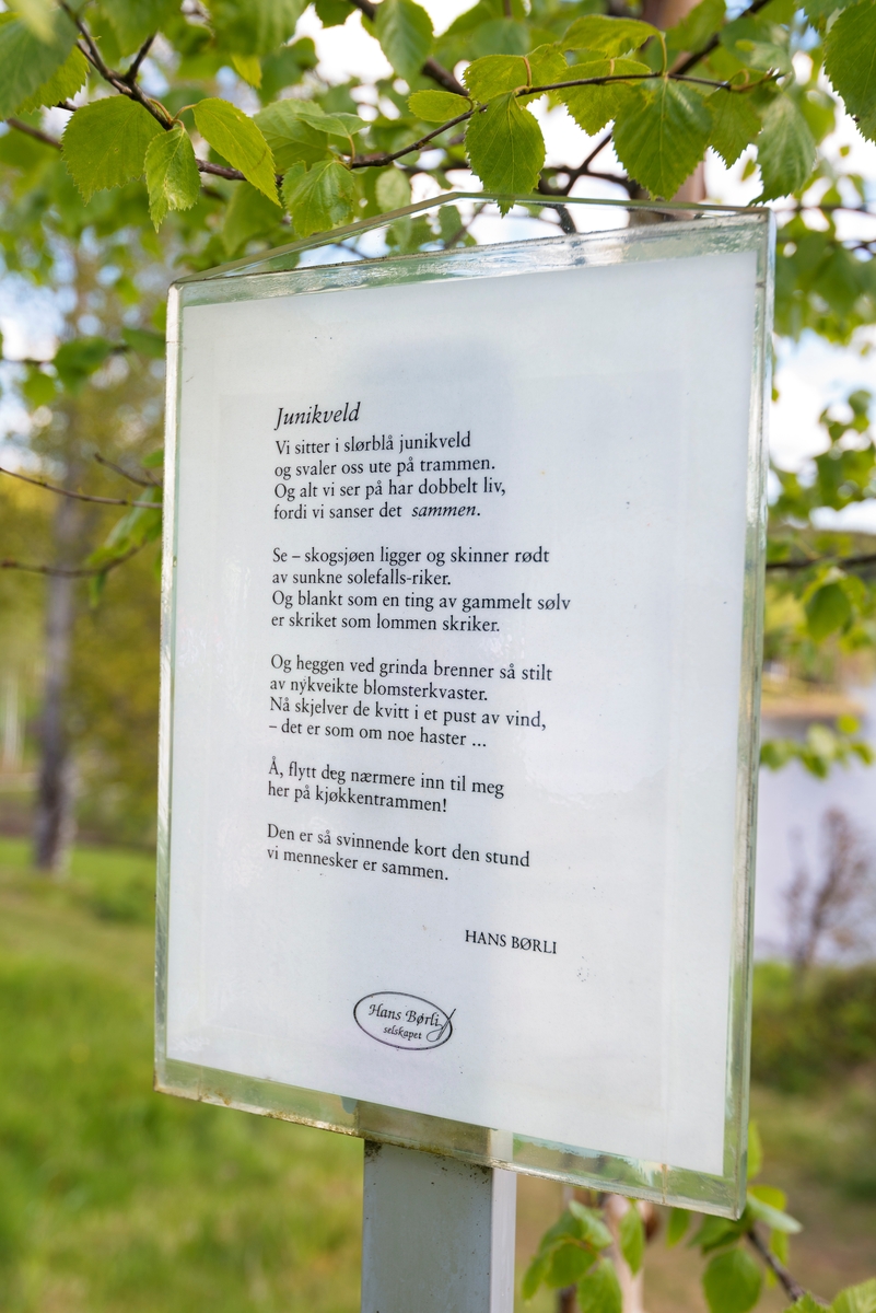 Diktet Junikveld av Hans Børli på Oppistun Børli, Eidskog kommune ...