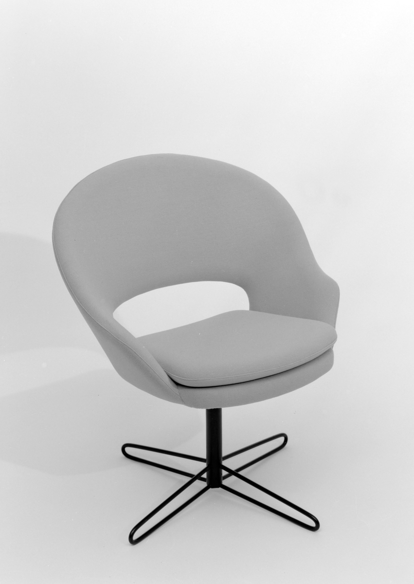 Lett lenestol/ svingstol. - Møbelmuseet / DigitaltMuseum