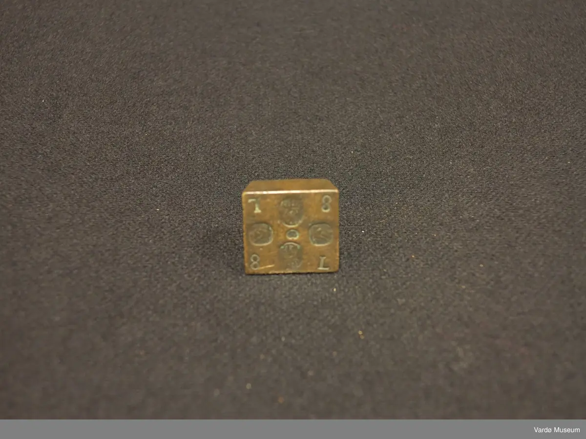 Vekt, lodd - Vardø Museum / DigitaltMuseum