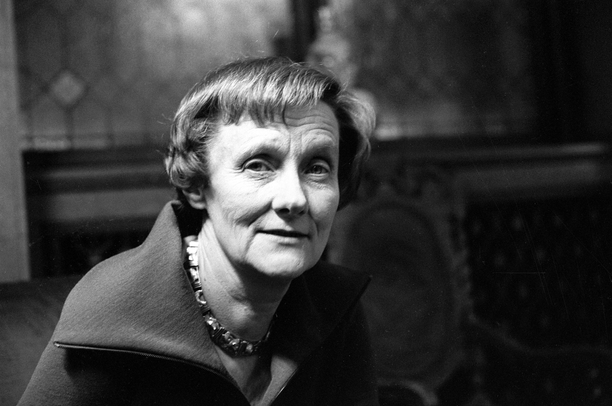 Portrett av barnebokforfatter Astrid Lindgren. - Norsk Folkemuseum ...