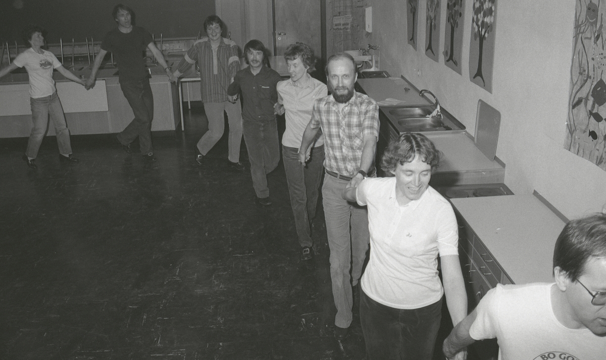 Trysil-Knut dans og spelmannslag. Hallingdans, felespill, dans og lek. - Anno Trysil Engerdal ...