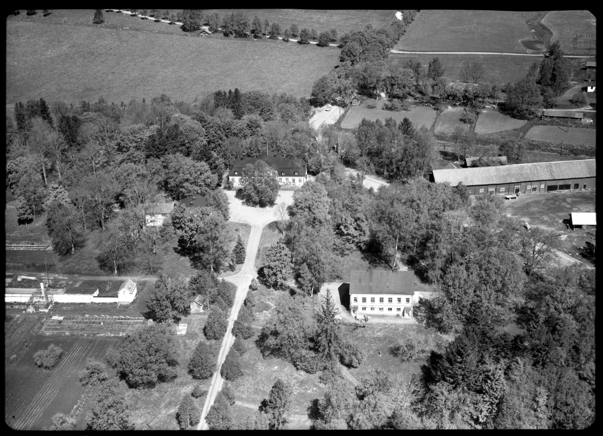 Flygfoto över Hedensbergs herrgård - Västmanlands läns museum ...