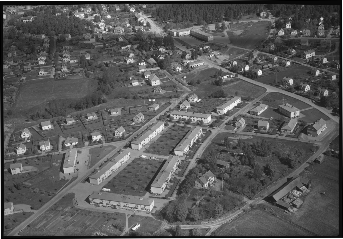 Flygfoto över Hallstahammar. - Västmanlands läns museum / DigitaltMuseum