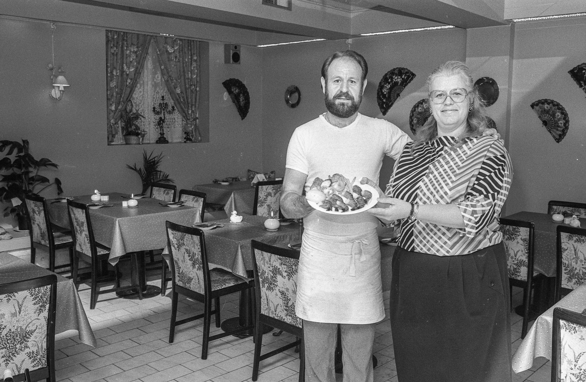 La Casita, spansk restaurant i Ski, med ny innredning. spanske vifter ...