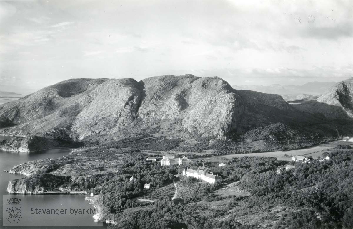 Flyfoto av Dale Sykehus - Stavanger byarkiv / DigitaltMuseum