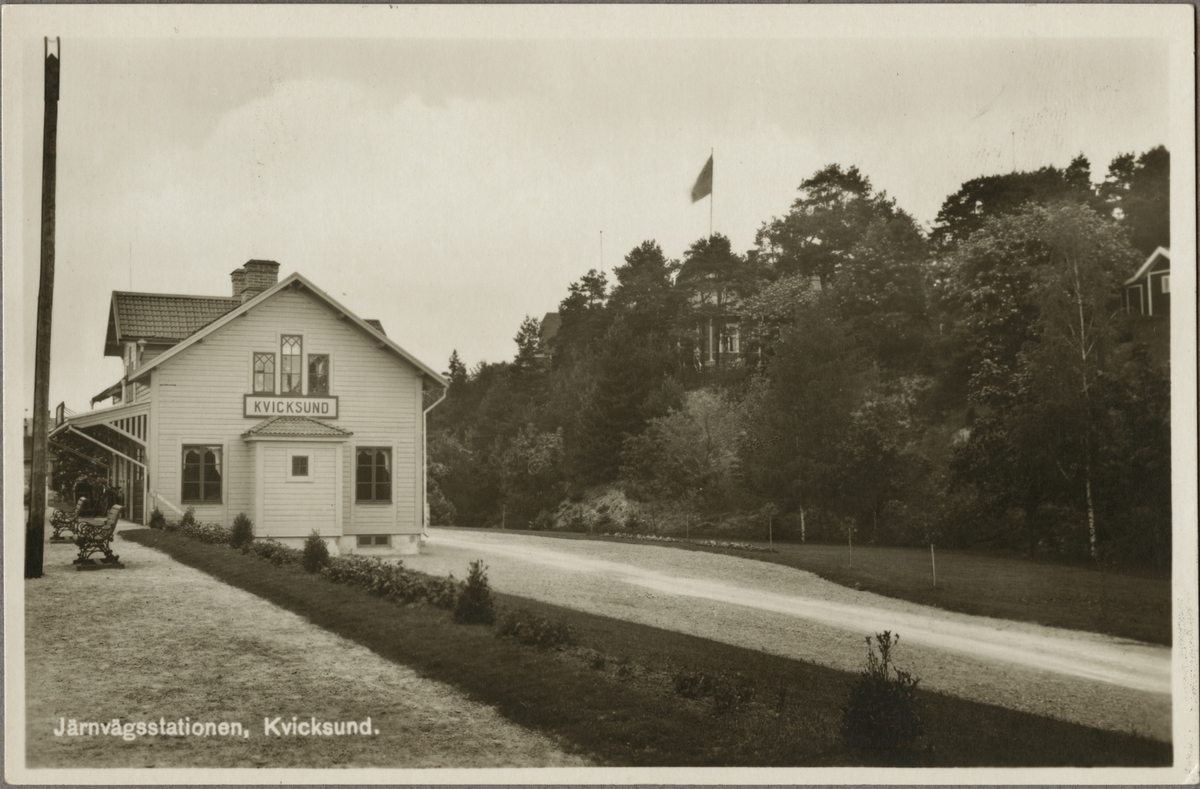Kvicksund stationshus och stationsområde. - Järnvägsmuseet / DigitaltMuseum