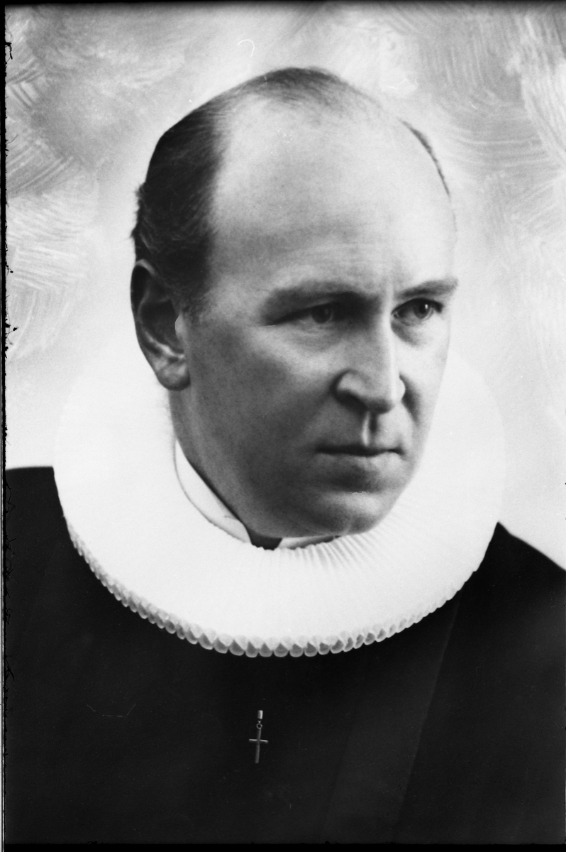 Sokneprest Finn Sommer i Østre Toten - Mjøsmuseet / DigitaltMuseum
