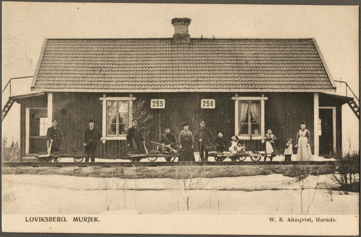 Banvaktstugor 255 & 256 vid Loviksberg, Murjek, efter linjen Boden - Gällivare. Banvakter med ...