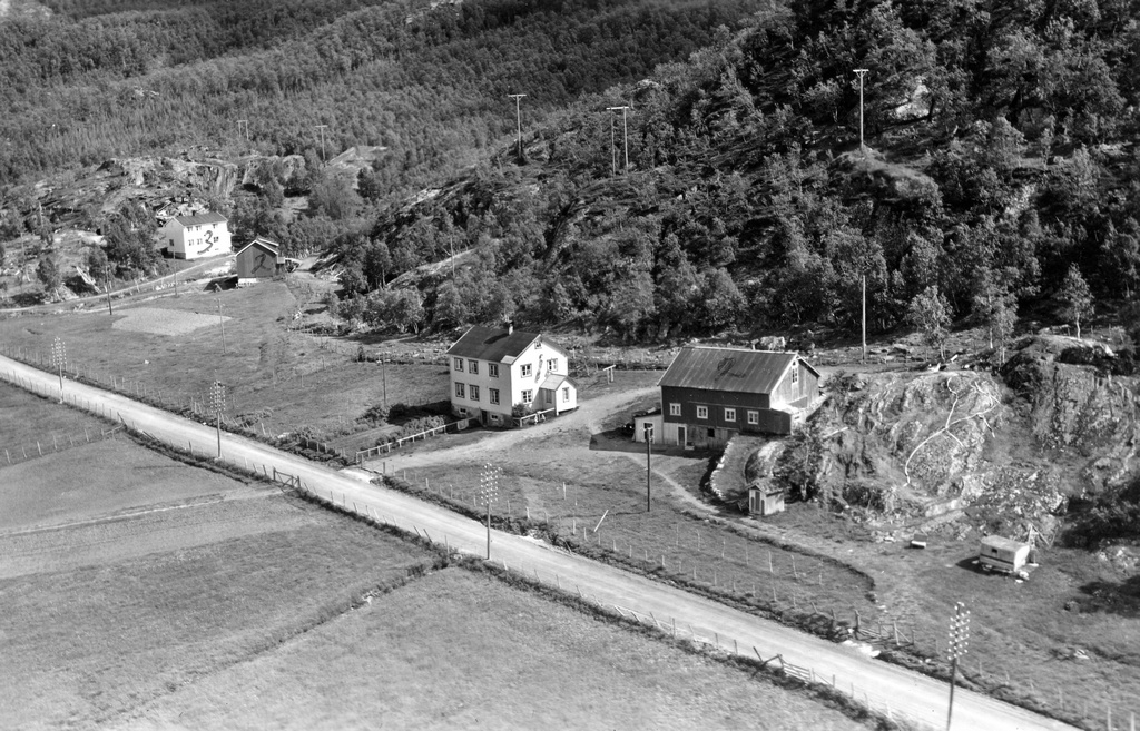 Peroline Kristoffersens gård. 1958. Gården i rute 10 tilhørte Magnus ...