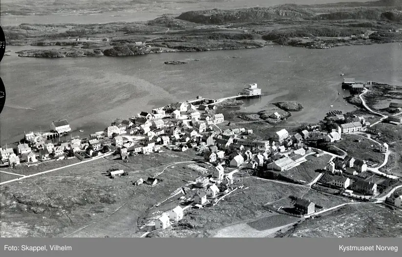 Rørvik sentrum, flyfoto - Kystmuseet Norveg / DigitaltMuseum