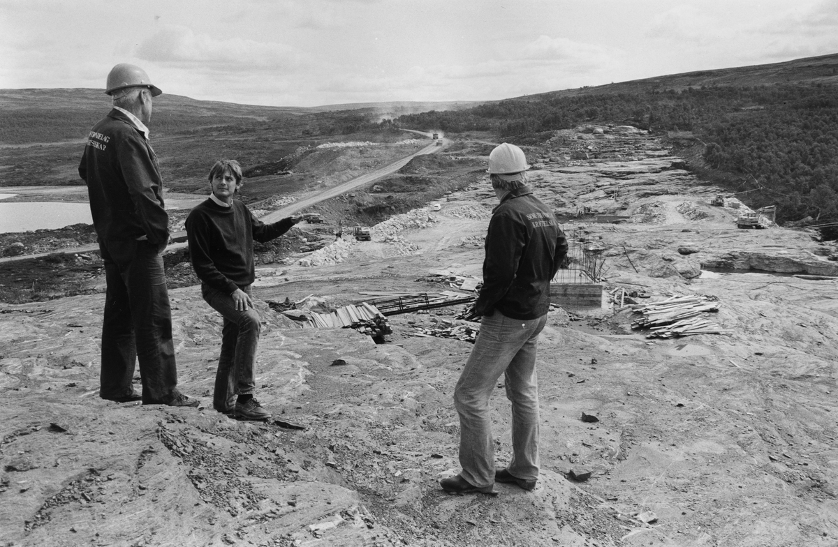 Dambygging ved Falningsjøen - Anno Musea i Nord-Østerdalen / DigitaltMuseum