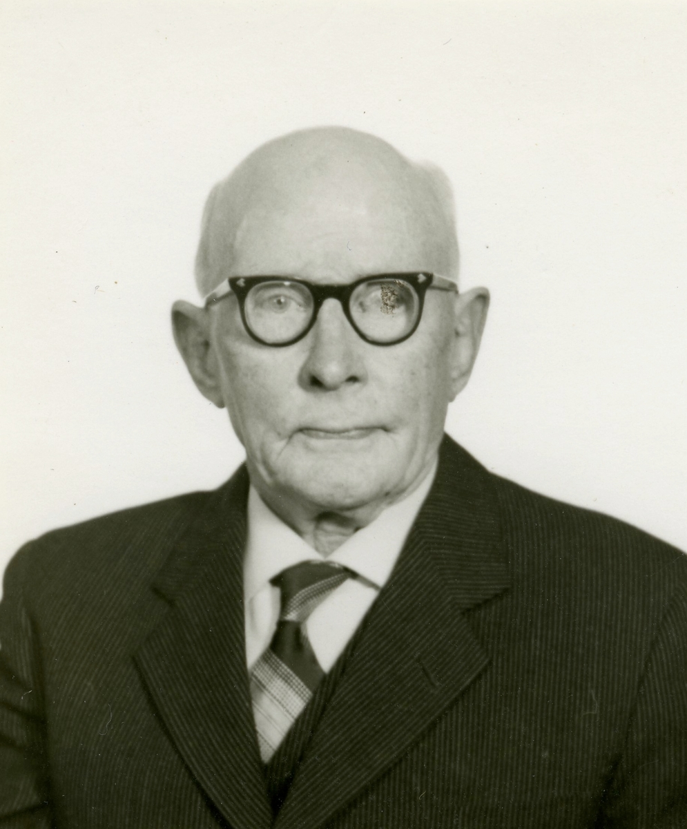 Porträttserie av Knut Hagberg (1885 - 1980) okänt årtal. Född i Haga ...