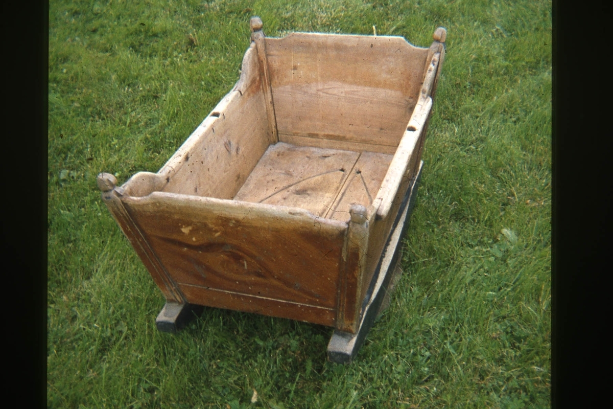 Vagga - Hemslöjdens Samlingar / DigitaltMuseum