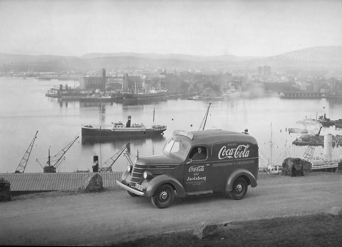 Prot: Coca Cola bilen oversikt Oslo - Norsk Folkemuseum / DigitaltMuseum