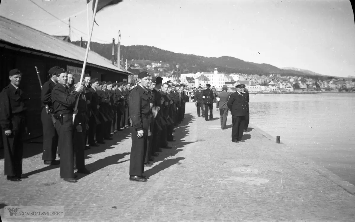 Fra Molde Havn den 20.mai 1945. Destroyer HMS Mackay (I70)(D70). .(Se ...