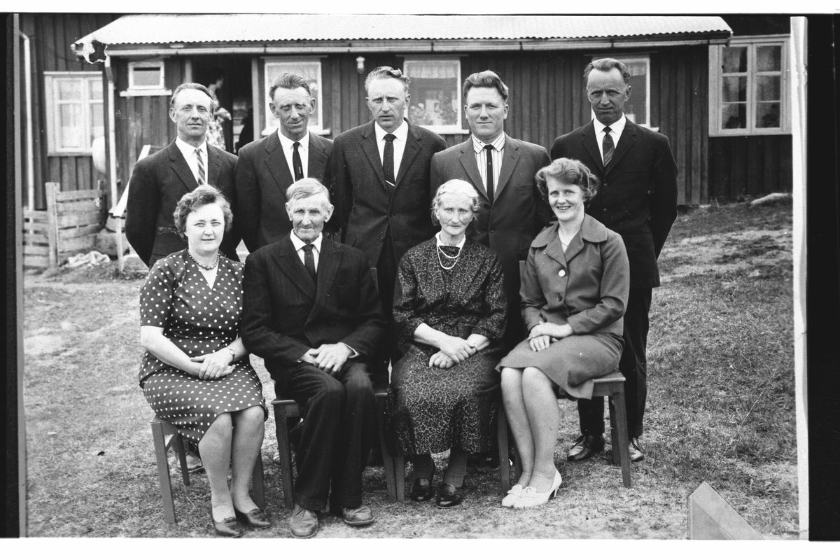 Gruppe. Framme frå v.Anne Nymoen Bakken,Tore Nymoen.Ingebjørg Nymoen og ...